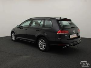 Black Volkswagen Golf 2017 in Vilnius, with an engine capacity of 1.60 L and mileage of 237 thousand km for 7599 €, photo 8 on AUTOMOTO.COM.LV