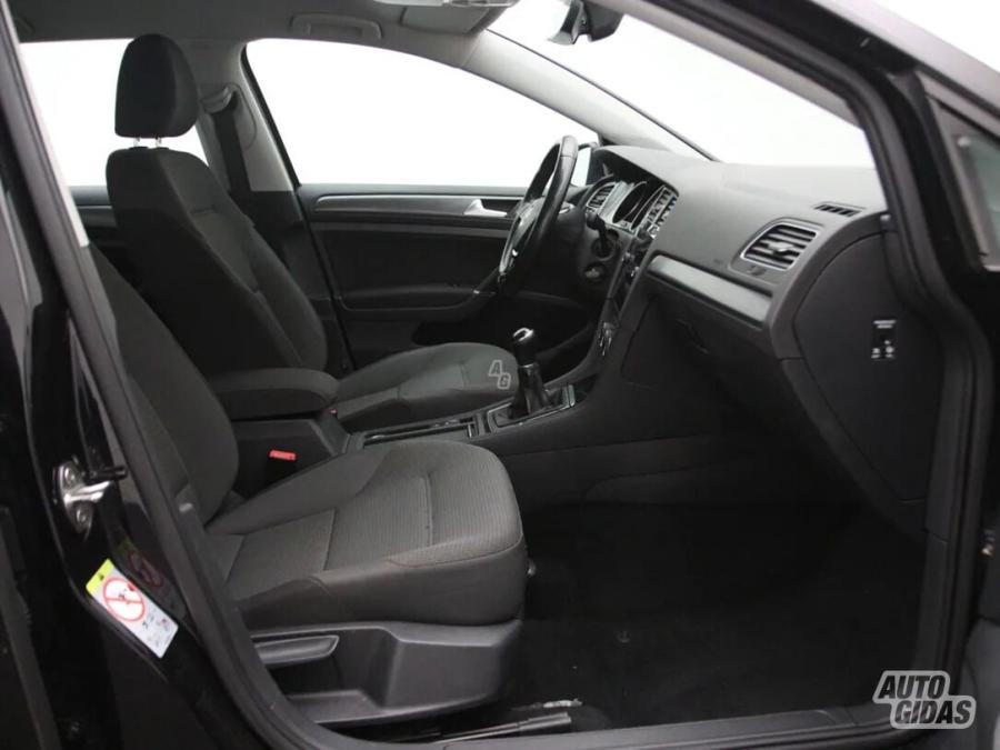 Black Volkswagen Golf 2017 in Vilnius, with an engine capacity of 1.60 L and mileage of 237 thousand km for 7599 €, photo 15 on AUTOMOTO.COM.LV