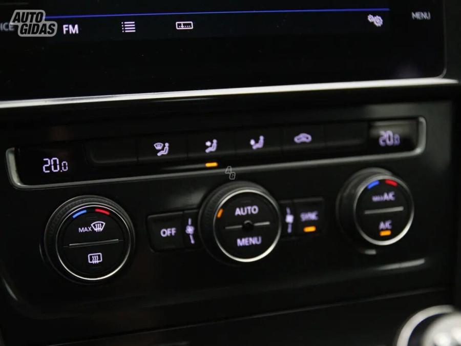 Black Volkswagen Golf 2017 in Vilnius, with an engine capacity of 1.60 L and mileage of 237 thousand km for 7599 €, photo 21 on AUTOMOTO.COM.LV