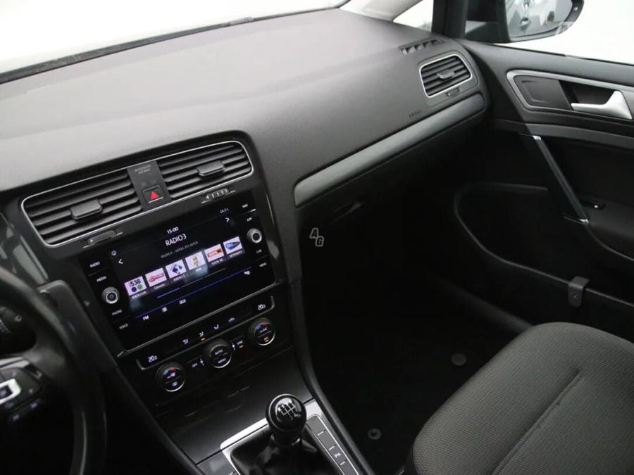 Black Volkswagen Golf 2017 in Vilnius, with an engine capacity of 1.60 L and mileage of 237 thousand km for 7599 €, photo 22 on AUTOMOTO.COM.LV