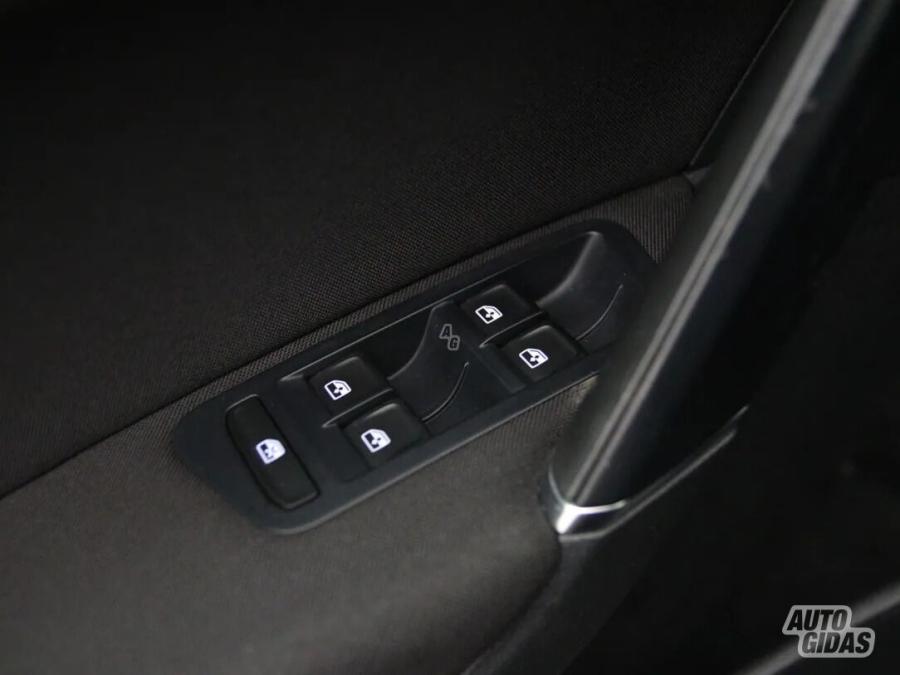 Black Volkswagen Golf 2017 in Vilnius, with an engine capacity of 1.60 L and mileage of 237 thousand km for 7599 €, photo 27 on AUTOMOTO.COM.LV