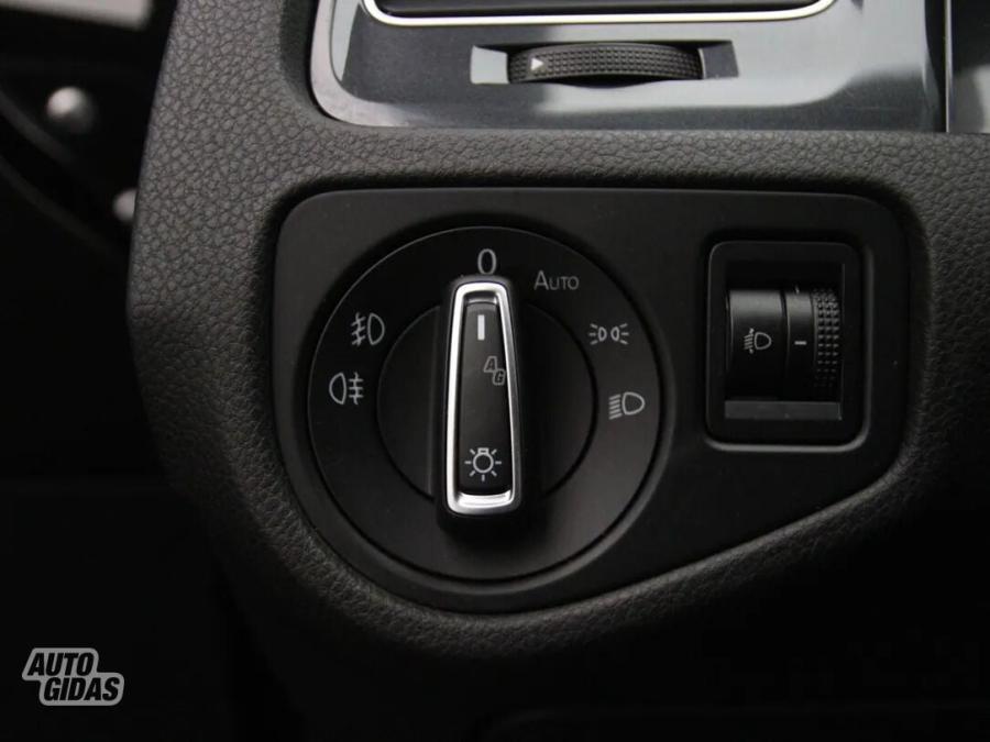 Black Volkswagen Golf 2017 in Vilnius, with an engine capacity of 1.60 L and mileage of 237 thousand km for 7599 €, photo 28 on AUTOMOTO.COM.LV