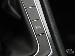 Black Volkswagen Golf 2017 in Vilnius, with an engine capacity of 1.60 L and mileage of 237 thousand km for 7599 €, photo 31 on AUTOMOTO.COM.LV
