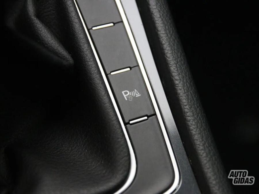Black Volkswagen Golf 2017 in Vilnius, with an engine capacity of 1.60 L and mileage of 237 thousand km for 7599 €, photo 31 on AUTOMOTO.COM.LV