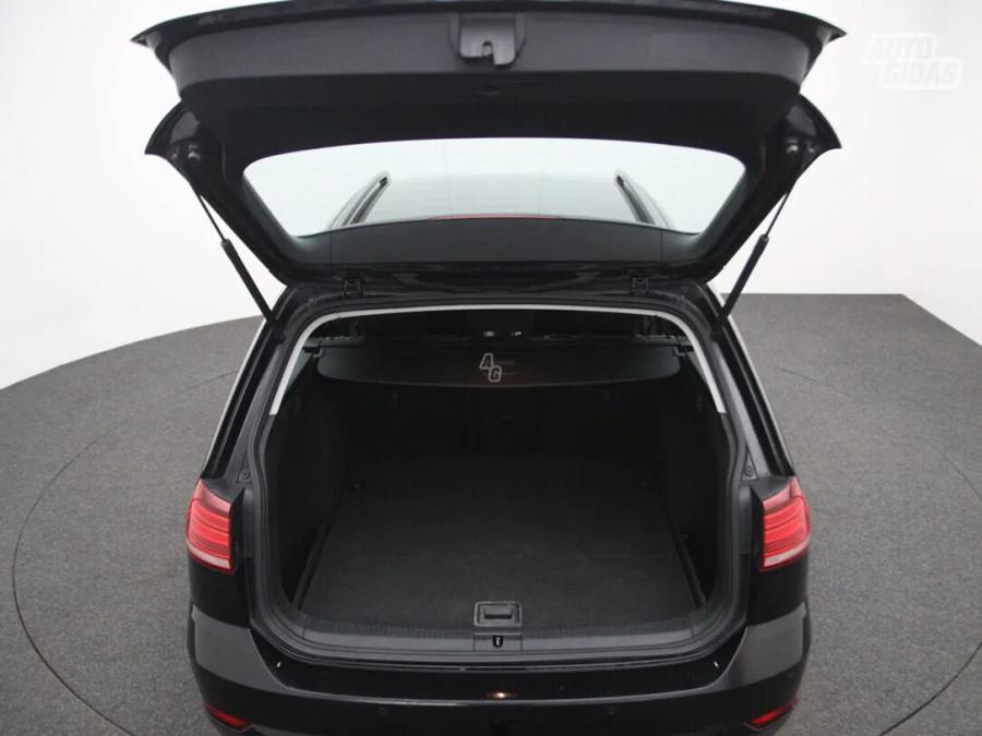 Black Volkswagen Golf 2017 in Vilnius, with an engine capacity of 1.60 L and mileage of 237 thousand km for 7599 €, photo 33 on AUTOMOTO.COM.LV
