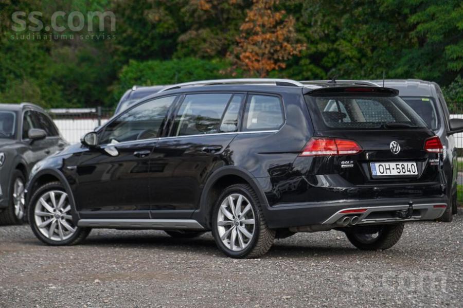 Black Volkswagen Golf 2017 in Riga, with an engine capacity of 2.00 L and mileage of 193 thousand km for 13990 €, photo 4 on AUTOMOTO.COM.LV