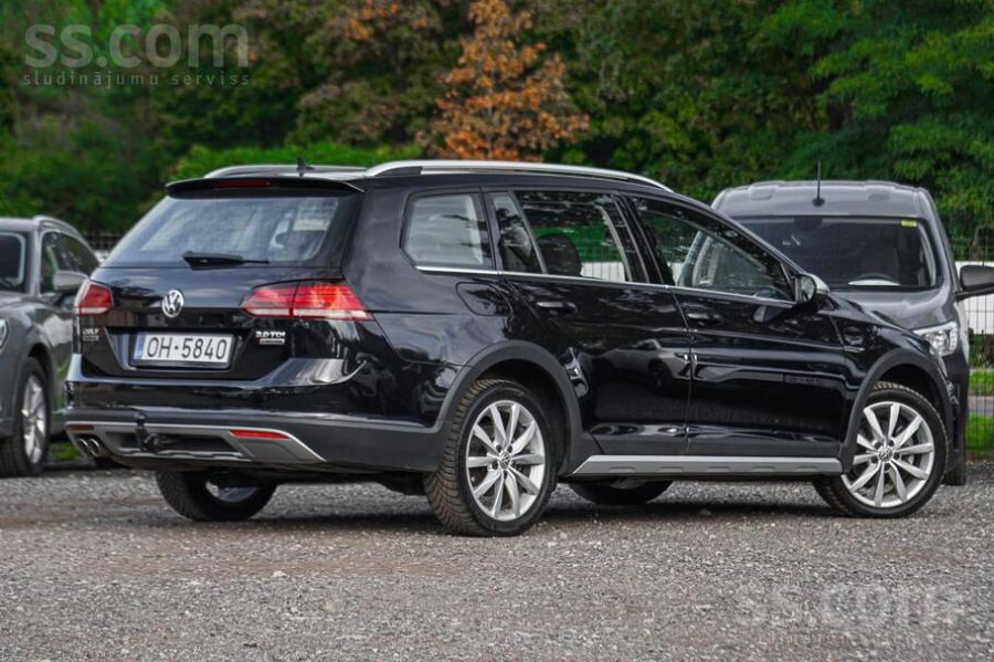 Black Volkswagen Golf 2017 in Riga, with an engine capacity of 2.00 L and mileage of 193 thousand km for 13990 €, photo 5 on AUTOMOTO.COM.LV