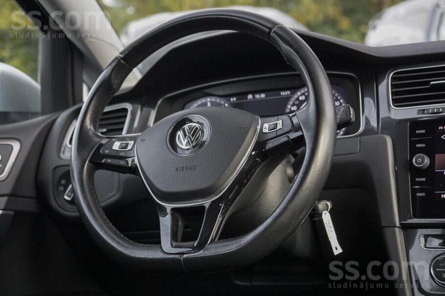 Black Volkswagen Golf 2017 in Riga, with an engine capacity of 2.00 L and mileage of 193 thousand km for 13990 €, photo 11 on AUTOMOTO.COM.LV