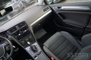 Black Volkswagen Golf 2017 in Riga, with an engine capacity of 2.00 L and mileage of 193 thousand km for 13990 €, photo 12 on AUTOMOTO.COM.LV