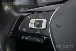 Black Volkswagen Golf 2017 in Riga, with an engine capacity of 2.00 L and mileage of 193 thousand km for 13990 €, photo 13 on AUTOMOTO.COM.LV