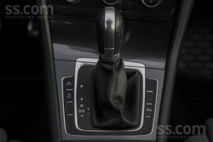 Black Volkswagen Golf 2017 in Riga, with an engine capacity of 2.00 L and mileage of 193 thousand km for 13990 €, photo 15 on AUTOMOTO.COM.LV