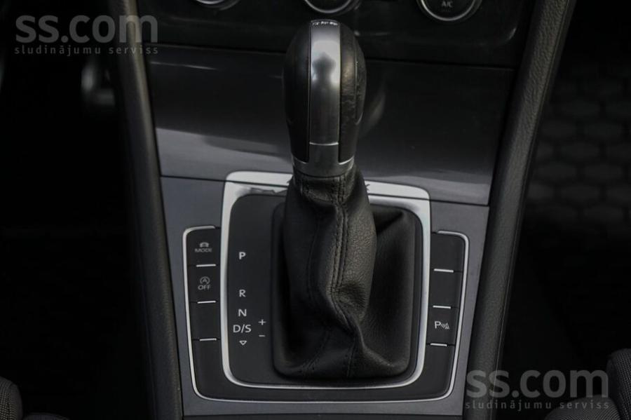 Black Volkswagen Golf 2017 in Riga, with an engine capacity of 2.00 L and mileage of 193 thousand km for 13990 €, photo 15 on AUTOMOTO.COM.LV