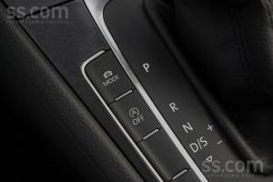 Black Volkswagen Golf 2017 in Riga, with an engine capacity of 2.00 L and mileage of 193 thousand km for 13990 €, photo 16 on AUTOMOTO.COM.LV