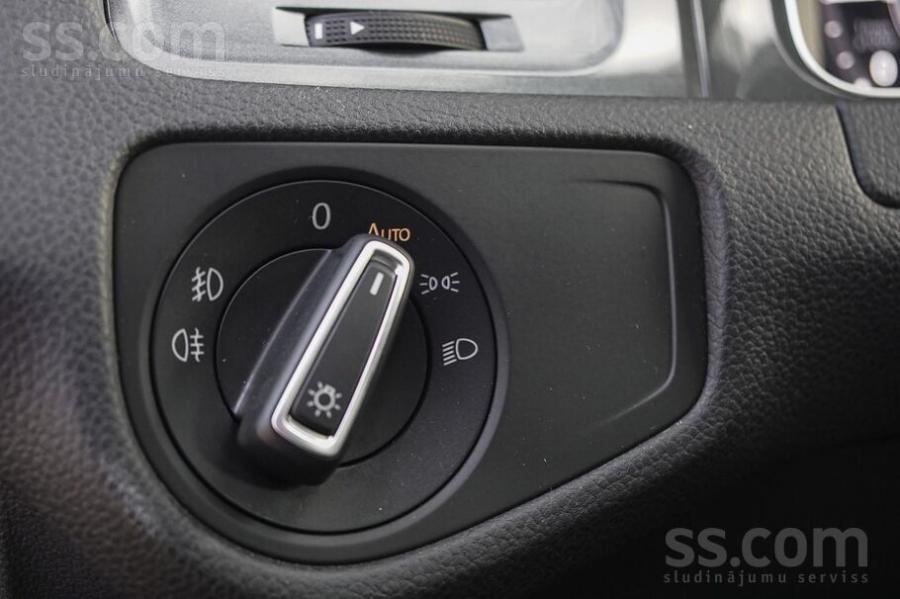 Black Volkswagen Golf 2017 in Riga, with an engine capacity of 2.00 L and mileage of 193 thousand km for 13990 €, photo 19 on AUTOMOTO.COM.LV