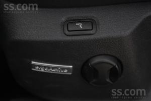Black Volkswagen Golf 2017 in Riga, with an engine capacity of 2.00 L and mileage of 193 thousand km for 13990 €, photo 21 on AUTOMOTO.COM.LV