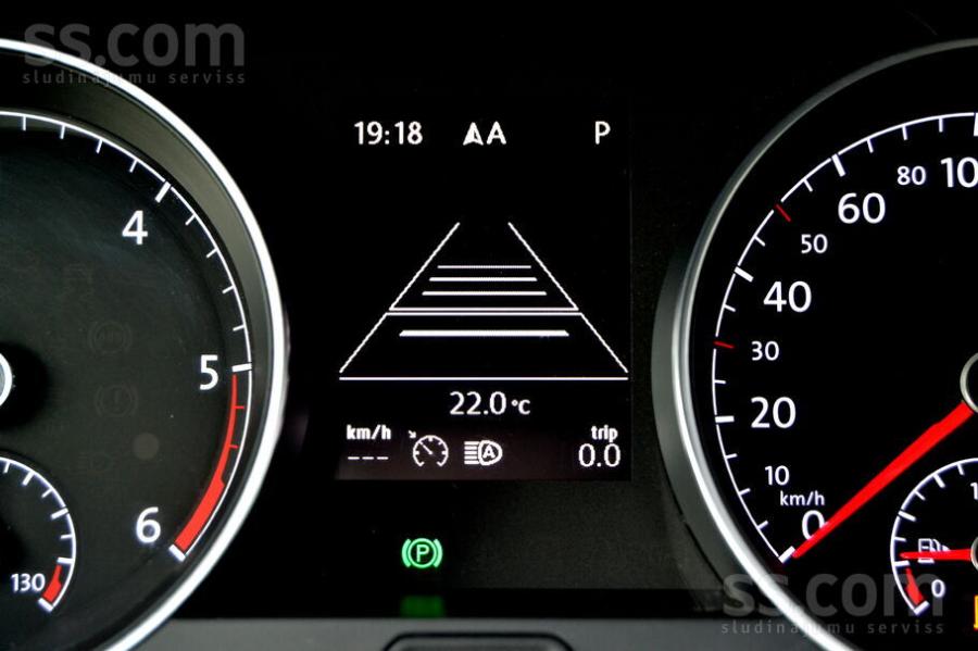 Black Volkswagen Golf 2017 in Tukums, with an engine capacity of 1.60 L and mileage of 260 thousand km for 10590 €, photo 21 on AUTOMOTO.COM.LV