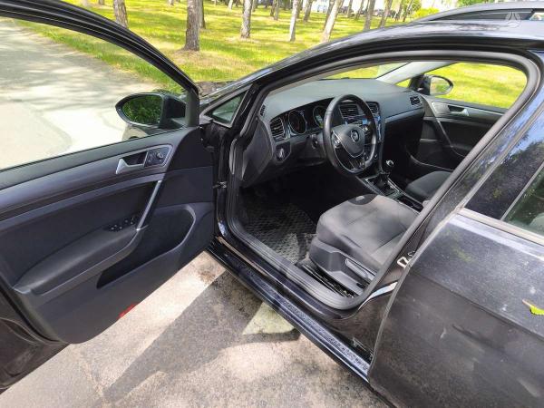 Black Volkswagen Golf 2017 in Kaunas, with an engine capacity of 1.97 L and mileage of 180 thousand km for 9700 €, photo 6 on AUTOMOTO.COM.LV