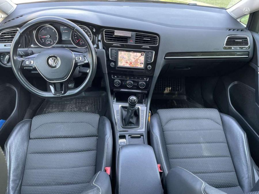 Black Volkswagen Golf 2017 in Vilnius, with an engine capacity of 1.60 L and mileage of 145 thousand km for 9550 €, photo 8 on AUTOMOTO.COM.LV