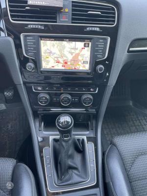 Black Volkswagen Golf 2017 in Vilnius, with an engine capacity of 1.60 L and mileage of 145 thousand km for 9550 €, photo 9 on AUTOMOTO.COM.LV