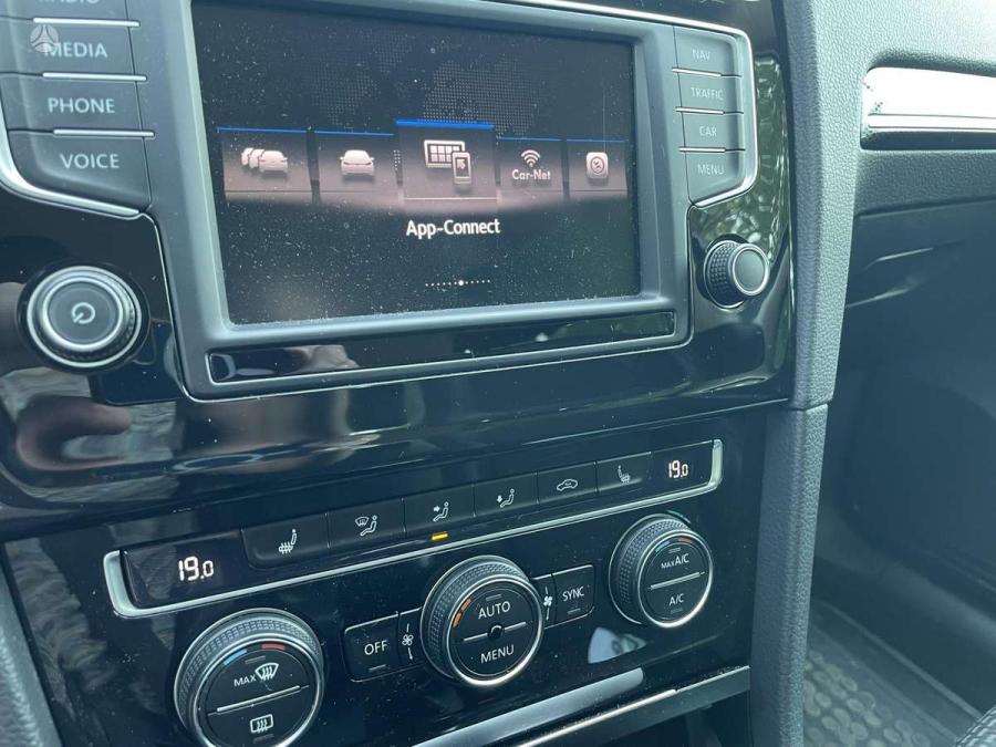 Black Volkswagen Golf 2017 in Vilnius, with an engine capacity of 1.60 L and mileage of 145 thousand km for 9550 €, photo 10 on AUTOMOTO.COM.LV