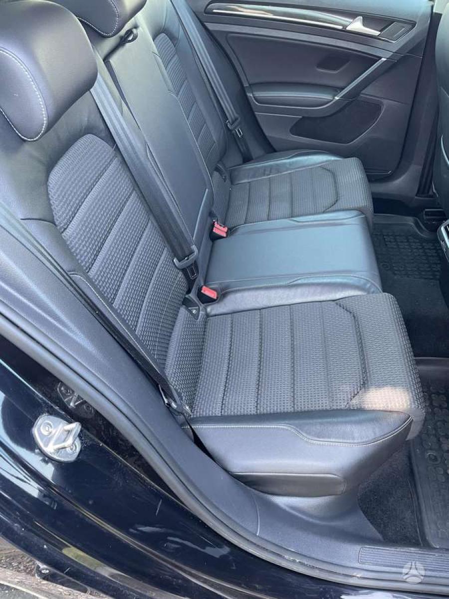 Black Volkswagen Golf 2017 in Vilnius, with an engine capacity of 1.60 L and mileage of 145 thousand km for 9550 €, photo 15 on AUTOMOTO.COM.LV