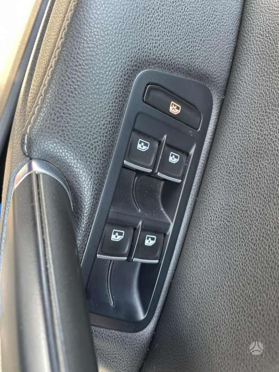 Black Volkswagen Golf 2017 in Vilnius, with an engine capacity of 1.60 L and mileage of 145 thousand km for 9550 €, photo 16 on AUTOMOTO.COM.LV