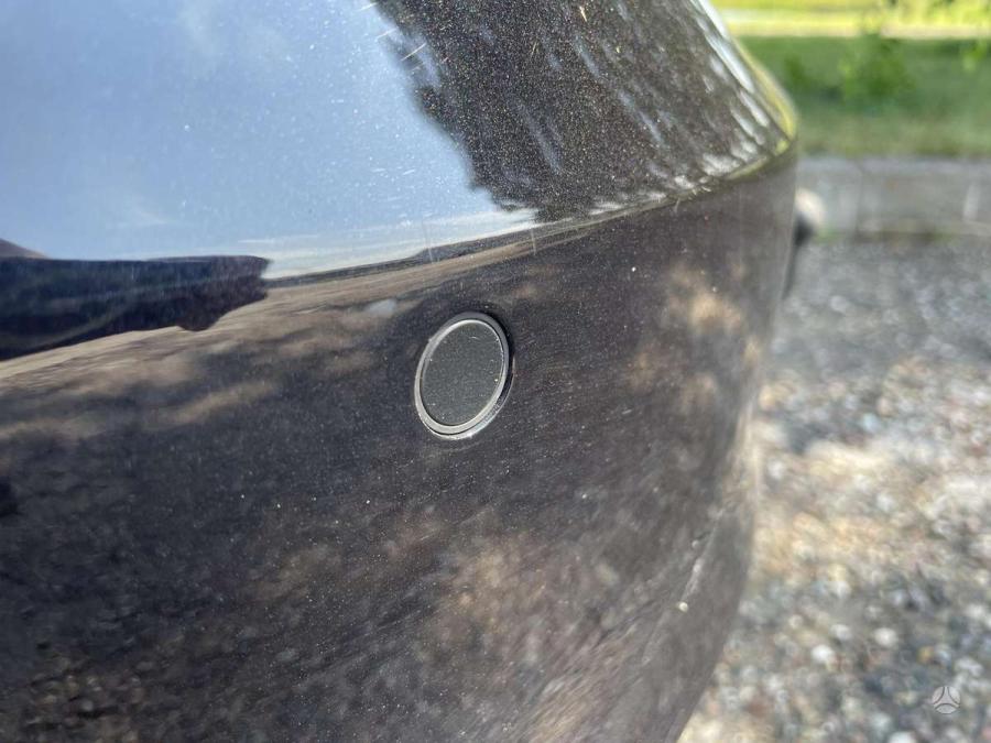 Black Volkswagen Golf 2017 in Vilnius, with an engine capacity of 1.60 L and mileage of 145 thousand km for 9550 €, photo 20 on AUTOMOTO.COM.LV