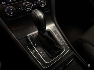Black Volkswagen Golf 2017 in Klaipeda, with an engine capacity of 1.60 L and mileage of 231 thousand km for 11500 €, photo 27 on AUTOMOTO.COM.LV