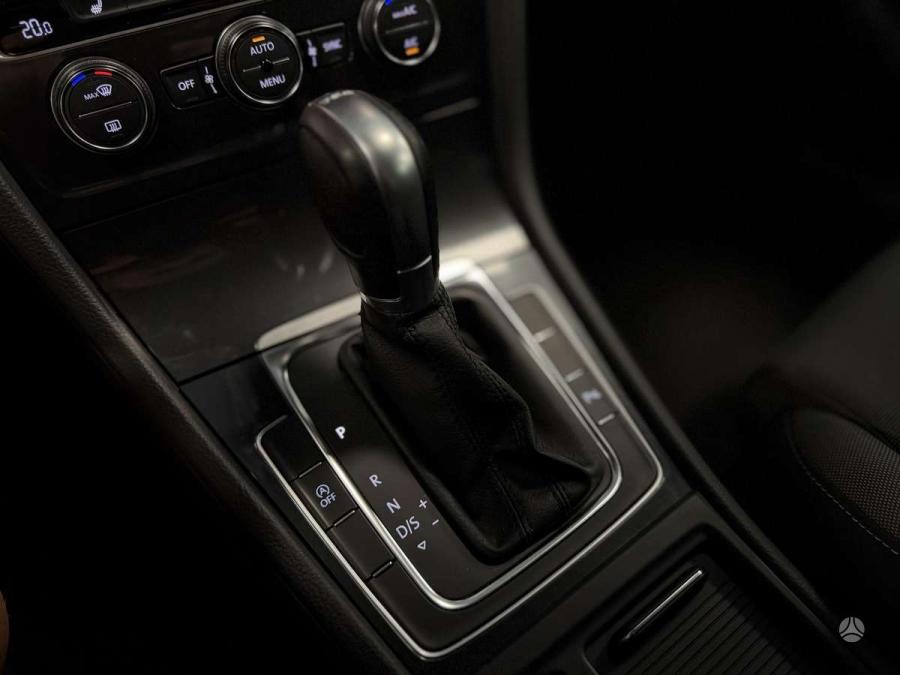 Black Volkswagen Golf 2017 in Klaipeda, with an engine capacity of 1.60 L and mileage of 231 thousand km for 11500 €, photo 27 on AUTOMOTO.COM.LV