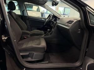 Black Volkswagen Golf 2017 in Klaipeda, with an engine capacity of 1.60 L and mileage of 231 thousand km for 11500 €, photo 32 on AUTOMOTO.COM.LV