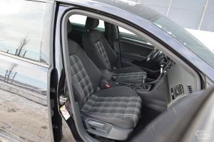 Black Volkswagen Golf 2018 in Vilnius, with an engine capacity of 2.00 L and mileage of 246 thousand km for 11550 €, photo 9 on AUTOMOTO.COM.LV