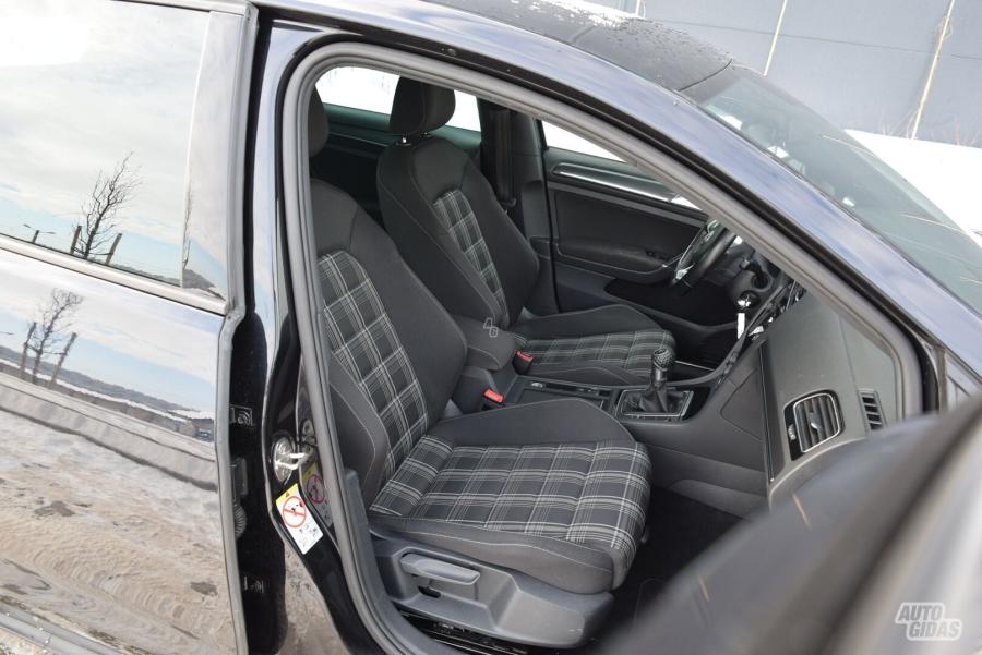 Black Volkswagen Golf 2018 in Vilnius, with an engine capacity of 2.00 L and mileage of 246 thousand km for 11550 €, photo 9 on AUTOMOTO.COM.LV