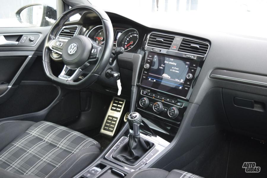 Black Volkswagen Golf 2018 in Vilnius, with an engine capacity of 2.00 L and mileage of 246 thousand km for 11550 €, photo 11 on AUTOMOTO.COM.LV