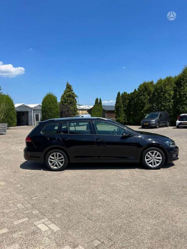Black Volkswagen Golf 2018 in Kaunas, with an engine capacity of 1.60 L and mileage of 300 thousand km for 7100 €, photo 4 on AUTOMOTO.COM.LV