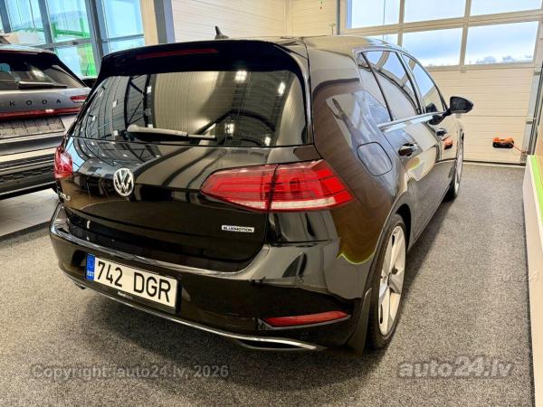 Black Volkswagen Golf 2018 in Rakvere, with an engine capacity of 1.50 L and mileage of 122 thousand km for 12600 €, photo 3 on AUTOMOTO.COM.LV