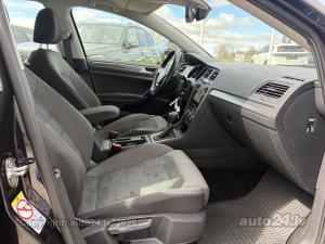 Black Volkswagen Golf 2018 in Viljandi, with an engine capacity of 1.60 L and mileage of 218 thousand km for 9890 €, photo 8 on AUTOMOTO.COM.LV