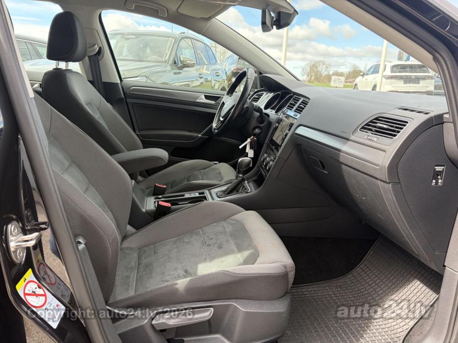 Black Volkswagen Golf 2018 in Viljandi, with an engine capacity of 1.60 L and mileage of 218 thousand km for 9890 €, photo 8 on AUTOMOTO.COM.LV