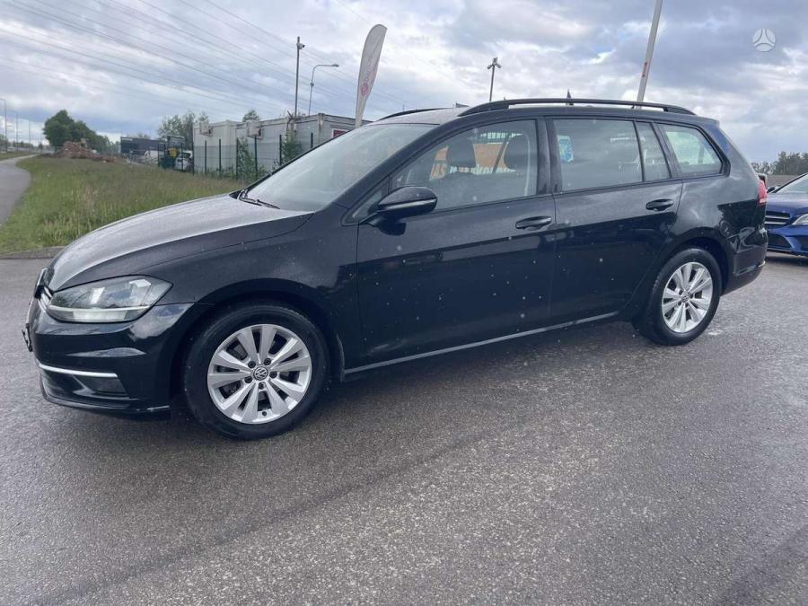 Black Volkswagen Golf 2018 in Kaunas, with an engine capacity of 1.60 L and mileage of 192 thousand km for 5999 €, photo 4 on AUTOMOTO.COM.LV