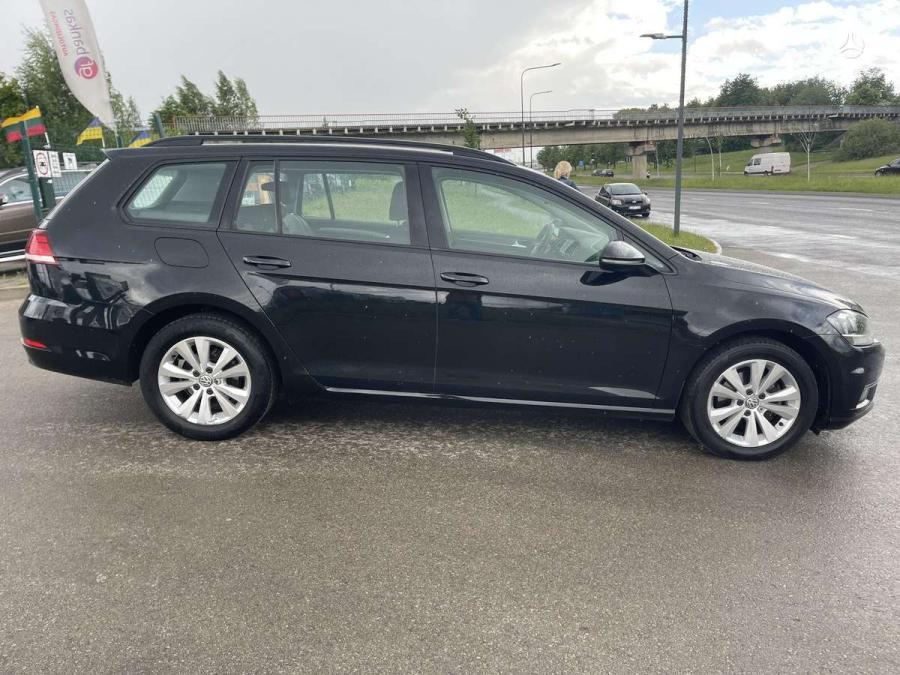 Black Volkswagen Golf 2018 in Kaunas, with an engine capacity of 1.60 L and mileage of 192 thousand km for 5999 €, photo 9 on AUTOMOTO.COM.LV