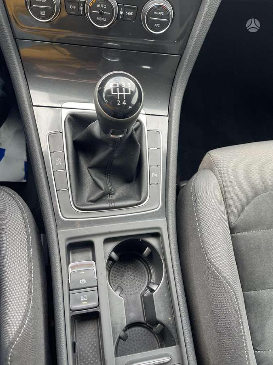 Black Volkswagen Golf 2018 in Kaunas, with an engine capacity of 1.60 L and mileage of 192 thousand km for 5999 €, photo 23 on AUTOMOTO.COM.LV