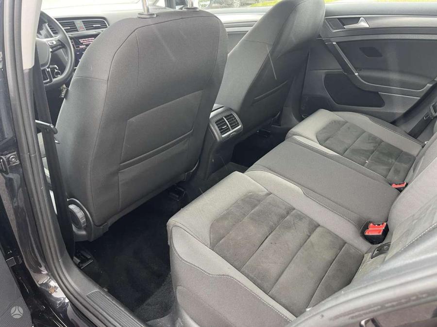 Black Volkswagen Golf 2018 in Kaunas, with an engine capacity of 1.60 L and mileage of 192 thousand km for 5999 €, photo 25 on AUTOMOTO.COM.LV