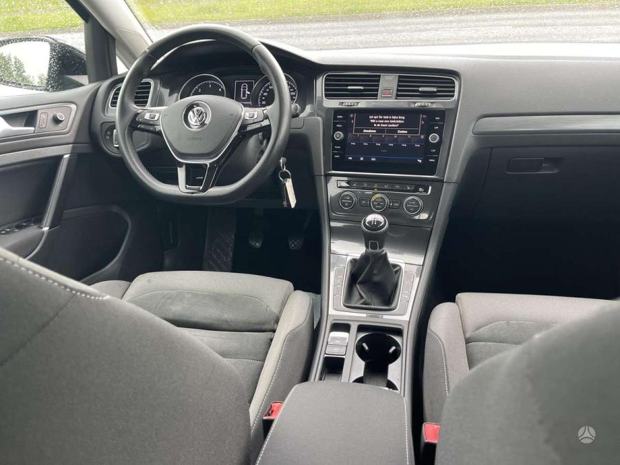 Black Volkswagen Golf 2018 in Kaunas, with an engine capacity of 1.60 L and mileage of 192 thousand km for 5999 €, photo 26 on AUTOMOTO.COM.LV