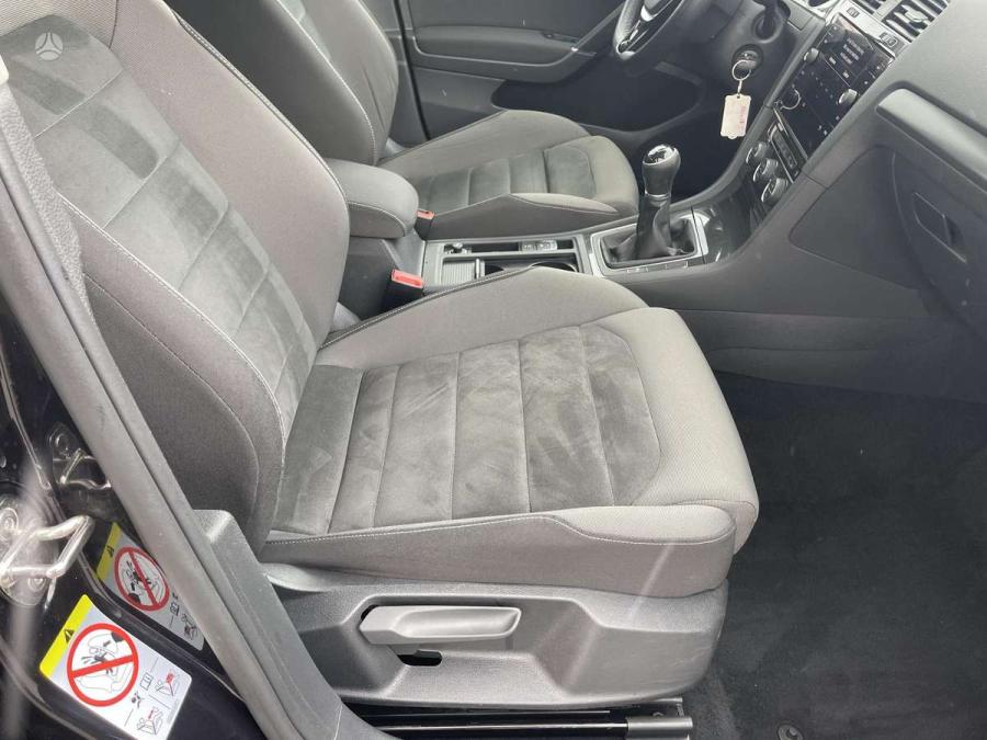 Black Volkswagen Golf 2018 in Kaunas, with an engine capacity of 1.60 L and mileage of 192 thousand km for 5999 €, photo 28 on AUTOMOTO.COM.LV