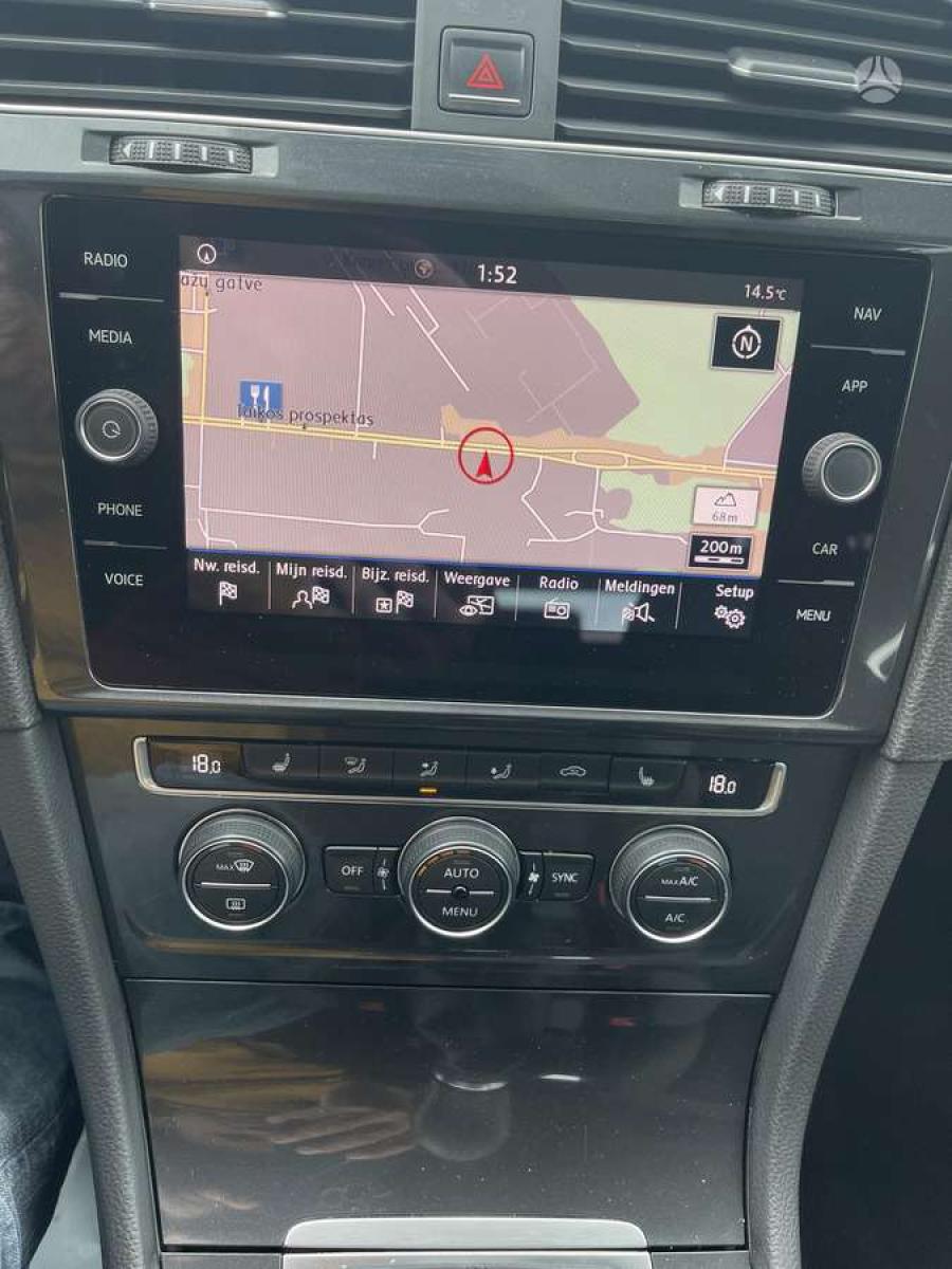 Black Volkswagen Golf 2018 in Kaunas, with an engine capacity of 1.60 L and mileage of 192 thousand km for 5999 €, photo 22 on AUTOMOTO.COM.LV