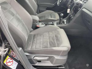 Black Volkswagen Golf 2018 in Kaunas, with an engine capacity of 1.60 L and mileage of 192 thousand km for 5999 €, photo 28 on AUTOMOTO.COM.LV
