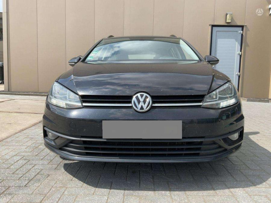 Black Volkswagen Golf 2018 in Vilnius, with an engine capacity of 1.60 L and mileage of 192 thousand km for 11255 €, photo 3 on AUTOMOTO.COM.LV