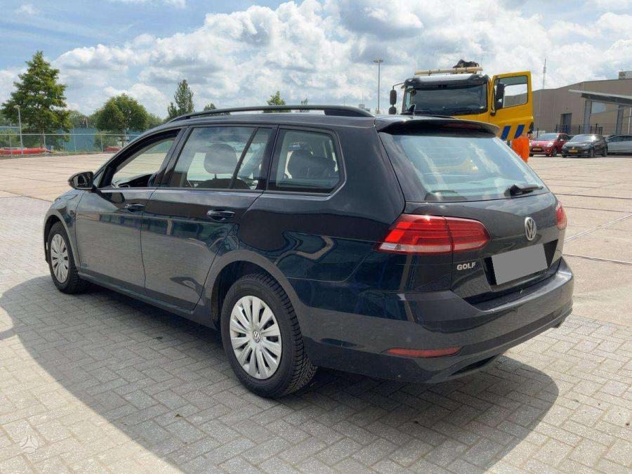 Black Volkswagen Golf 2018 in Vilnius, with an engine capacity of 1.60 L and mileage of 192 thousand km for 11255 €, photo 7 on AUTOMOTO.COM.LV
