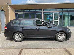 Black Volkswagen Golf 2018 in Vilnius, with an engine capacity of 1.60 L and mileage of 192 thousand km for 11255 €, photo 9 on AUTOMOTO.COM.LV