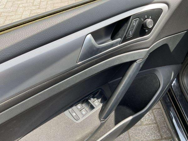 Black Volkswagen Golf 2018 in Vilnius, with an engine capacity of 1.60 L and mileage of 192 thousand km for 11255 €, photo 10 on AUTOMOTO.COM.LV