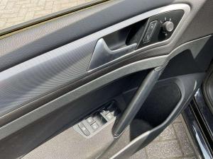 Black Volkswagen Golf 2018 in Vilnius, with an engine capacity of 1.60 L and mileage of 192 thousand km for 11255 €, photo 11 on AUTOMOTO.COM.LV